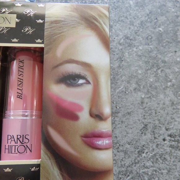 Paris Hilton | Makeup | 8 Paris Hilton Contouring Makeup Kit 3 Piece ...